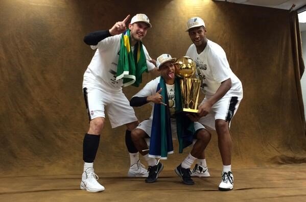 Photo: séance de frogging pour Boris Diaw, Patty Mills et Tiago Splitter
